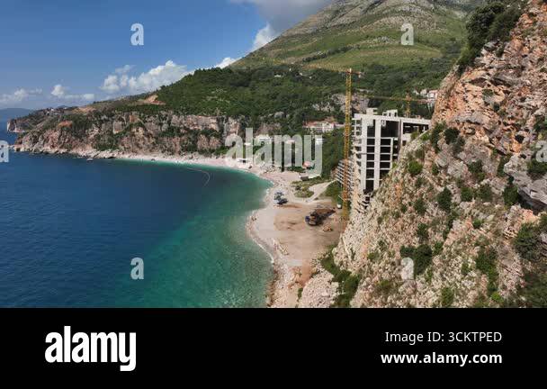 Hotel construction cast of concrete, an architectural feat on the ...