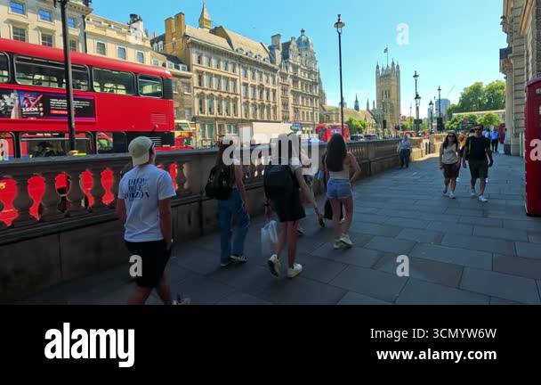 People walking near iconic London landmarks Stock Video Footage - Alamy