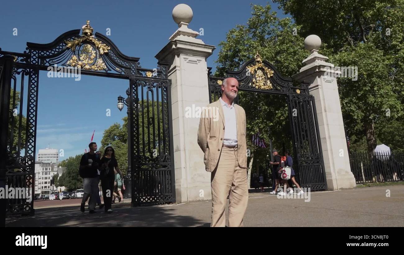 Sculptor of Queen Elizabeth statue wants to create a 'compelling work ...