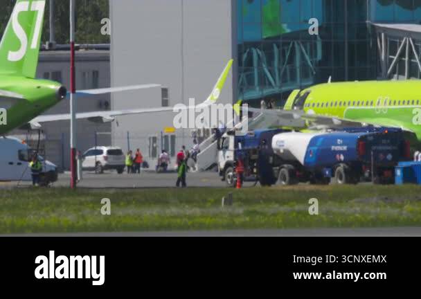 Portable aircraft boarding stairs Stock Videos & Footage - HD and 4K ...