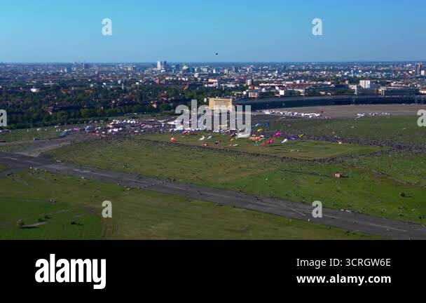 Large crowd of people gathering at the Tempelhofer Feld giant kite ...