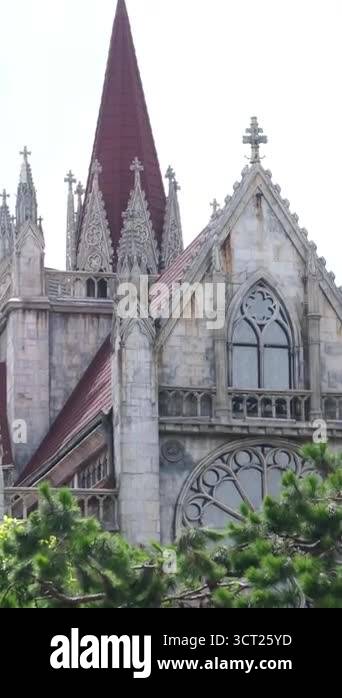 Da Nang, Vietnam Golden Bridge stone hand bridge and mountain view ...
