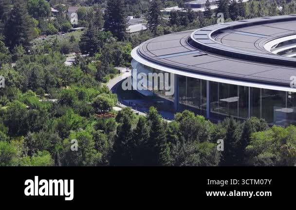 Panoramic aerial view of the Apple Park office located in Silicon ...
