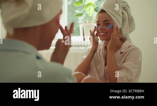 Bond session Stock Videos & Footage - HD and 4K Video Clips - Alamy