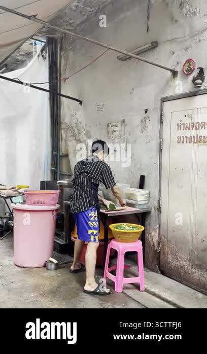 Street food Chef In Bangkok Stock Video Footage - Alamy