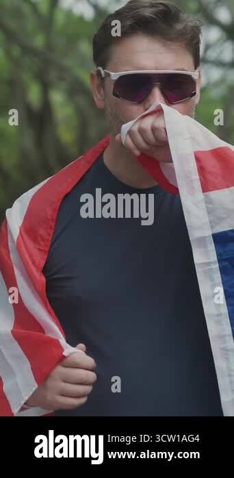Runner wraps himself in United States flag and kisses it proudly after ...