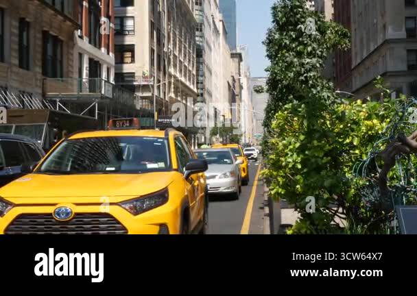 New York City, United States - 6 Sept 2023: Manhattan Midtown street ...