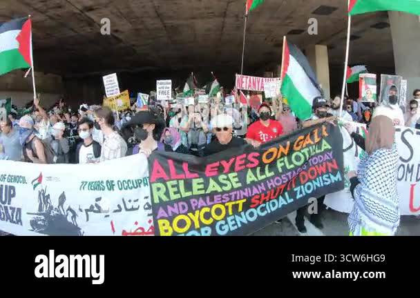 Los Angeles, California, USA, October 4, 2025 Pro Palestinian ...