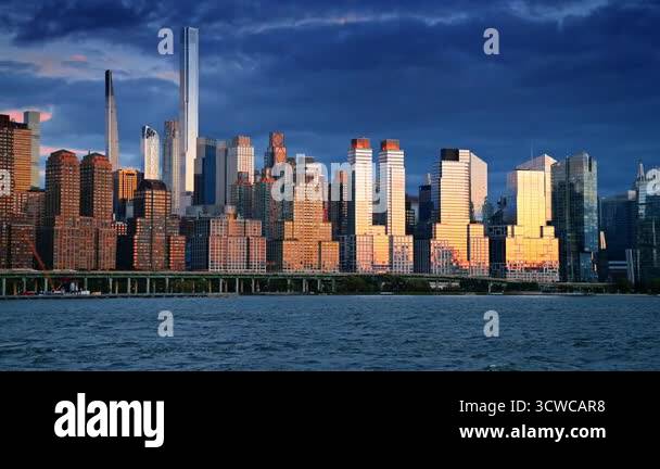 Ny skyline reflect light Stock Videos & Footage - HD and 4K Video Clips ...