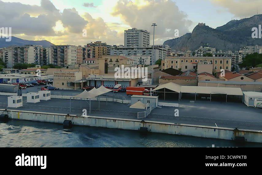 Removal from the port of Palermo #2 Stock Video Footage - Alamy