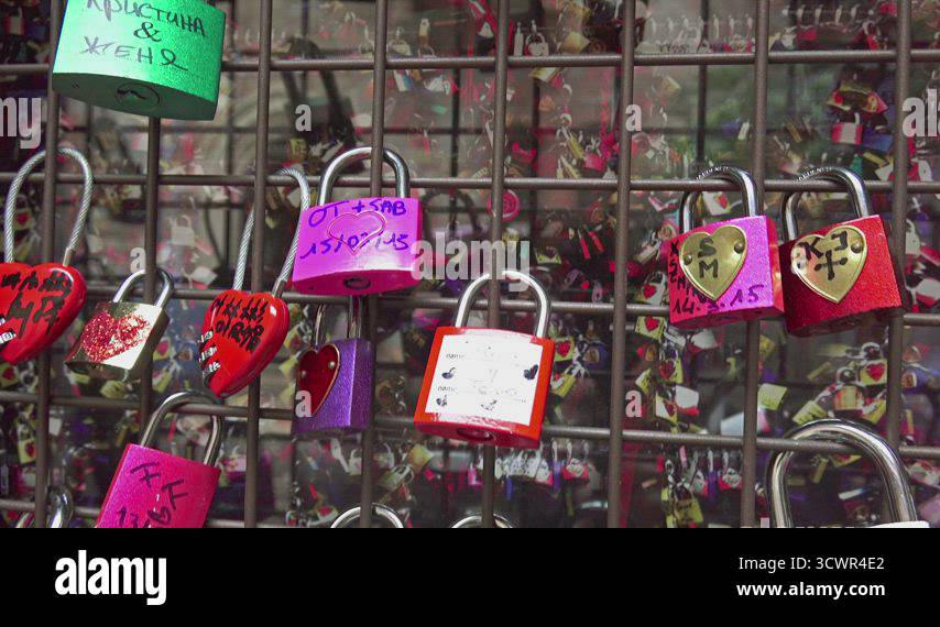 Love locks verona Stock Videos & Footage - HD and 4K Video Clips - Alamy