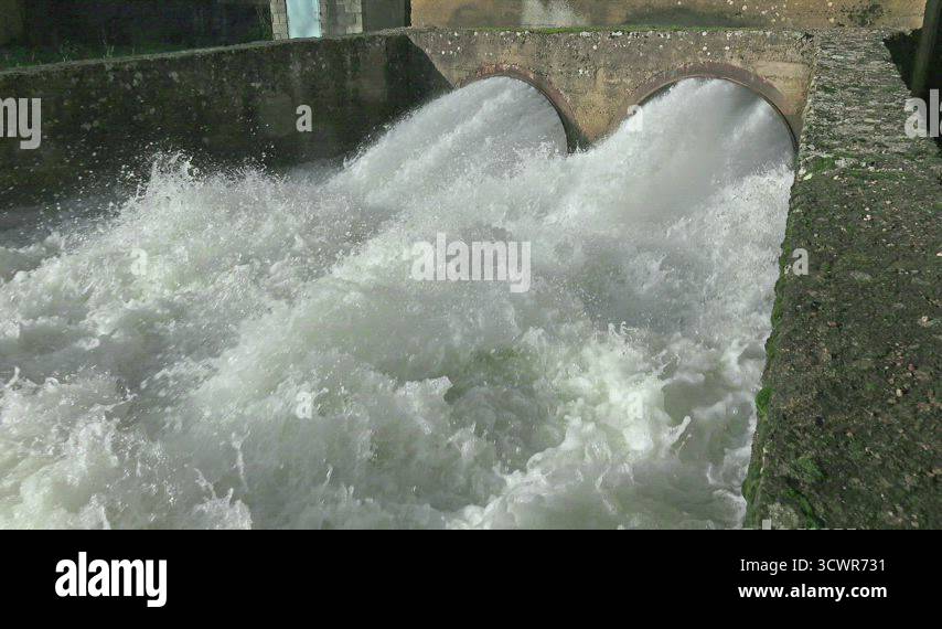 4k waste water drainage pipe re-routing the water flow and polluting ...