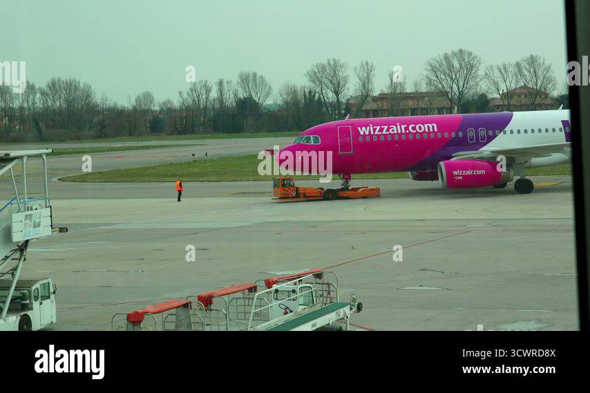 Aircraft push back airport Stock Videos & Footage - HD and 4K Video ...