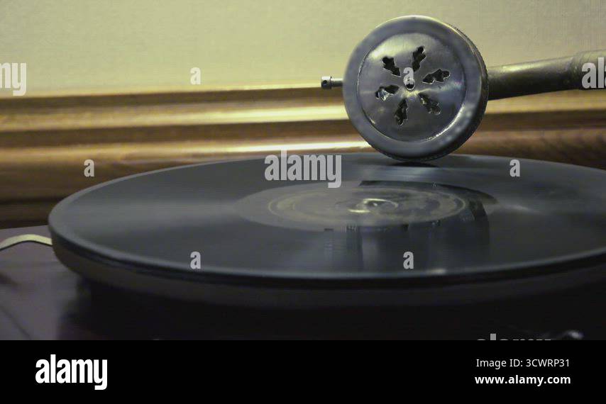 Loop-able Vintage Video of Old Gramophone, playing a record, close up ...