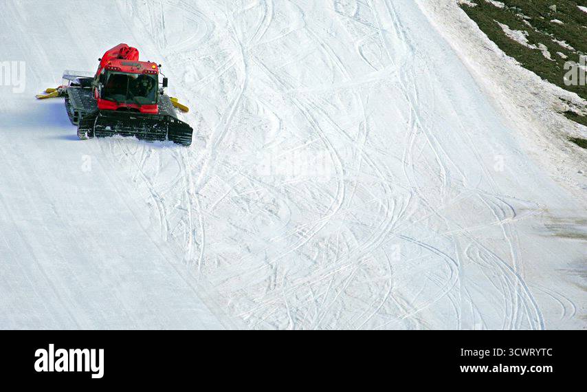 Ratrac on ski slope Stock Videos & Footage - HD and 4K Video Clips - Alamy
