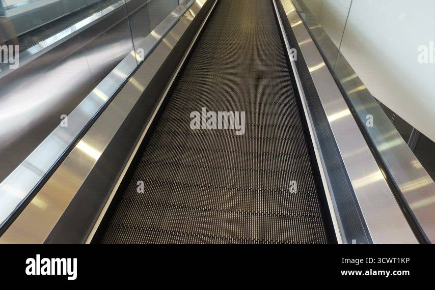 Long horizontal escalator airport terminal Stock Videos & Footage - HD ...