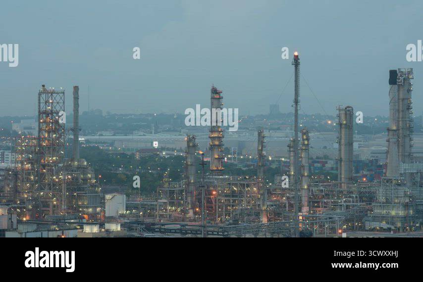 4K Time lapse refinery during sunset time Stock Video Footage - Alamy