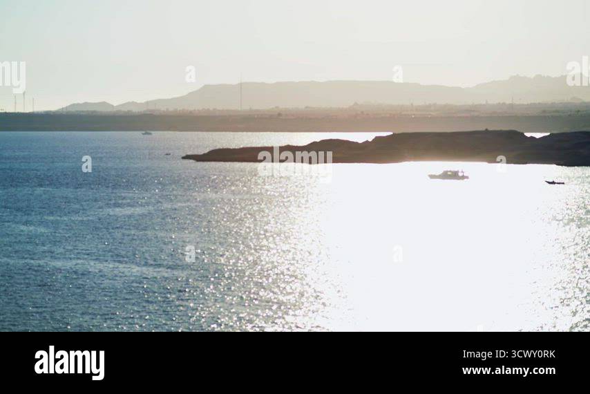 Reflection of a bright hot sun on a calm ocean Stock Video Footage - Alamy