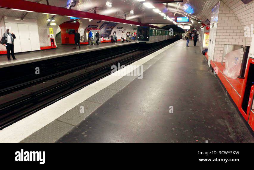 Train paris metro platform Stock Videos & Footage - HD and 4K Video ...