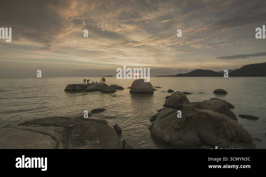 Timelapse of lifestyle local people fishing at the stone during dusk ...