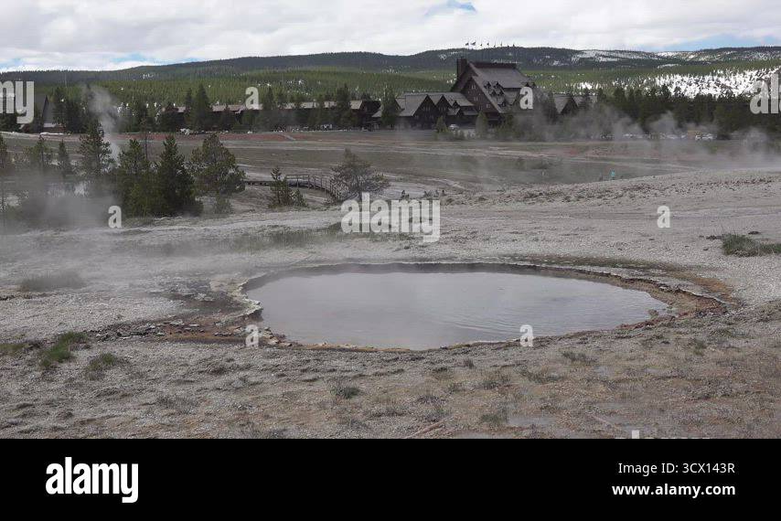 Boiling water bubbler Geyser. Active geyser with major eruptions ...