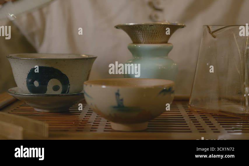 Close up master pouring infusion chinese tea from gaiwan to fairness ...