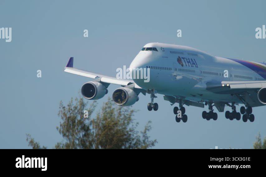 Thai Airways Boeing 747 approaching over ocean Stock Video Footage - Alamy