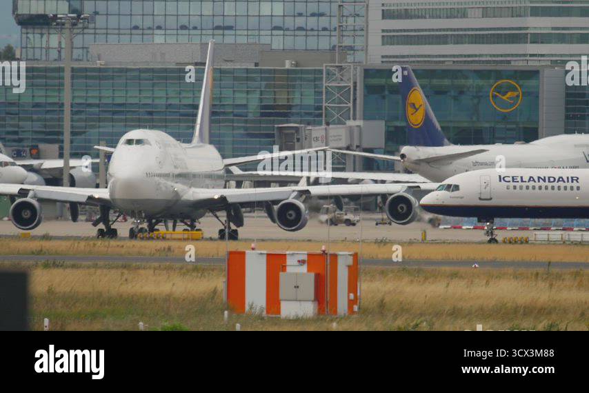 Isr airplane Stock Videos & Footage - HD and 4K Video Clips - Alamy