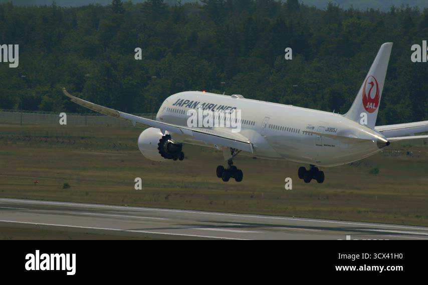 Boeing 787 Dreamliner of Japan airlines on final approach Stock Video ...