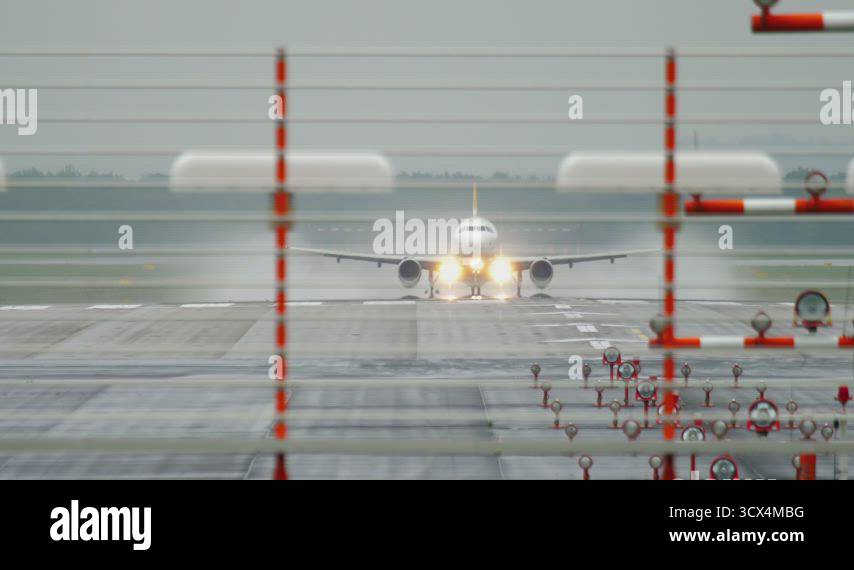 Aircraft taking off dus Stock Videos & Footage - HD and 4K Video Clips ...