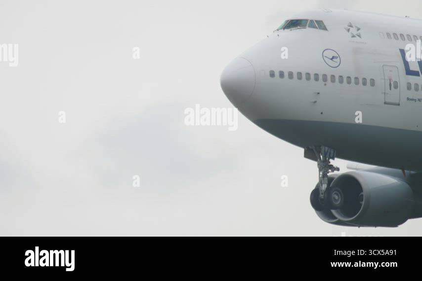 Boeing 747 airliner landing Stock Videos & Footage - HD and 4K Video ...