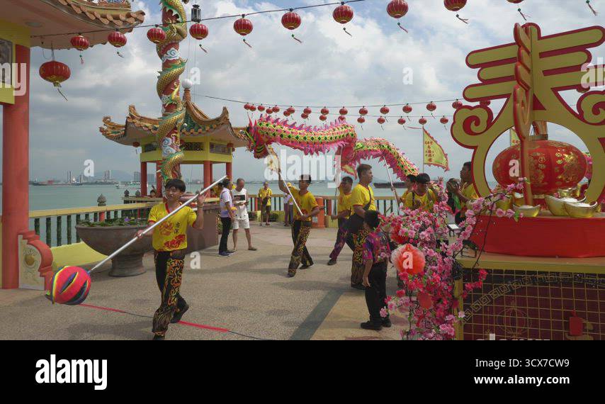 Dragon dance chase pearl at Hean Boo Thean Temple Stock Video Footage ...