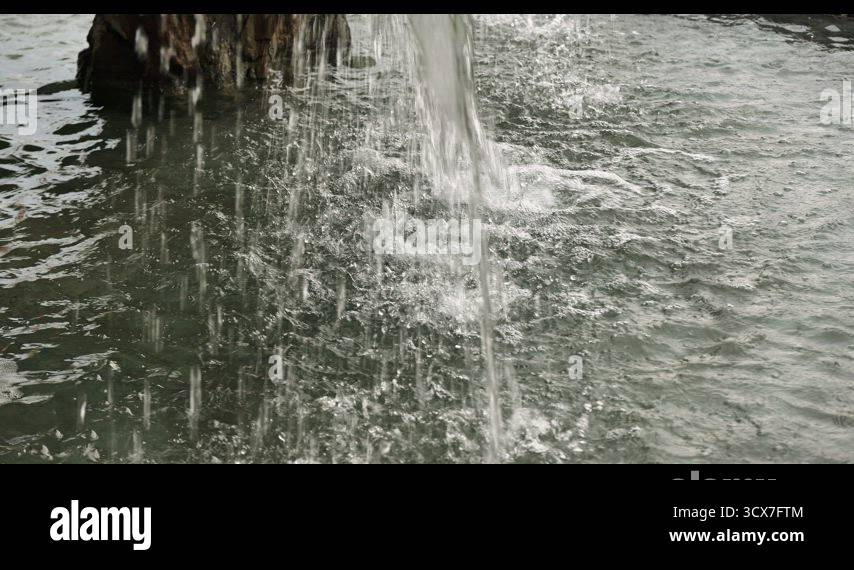 fountain splash waterfall 4k Stock Video Footage - Alamy