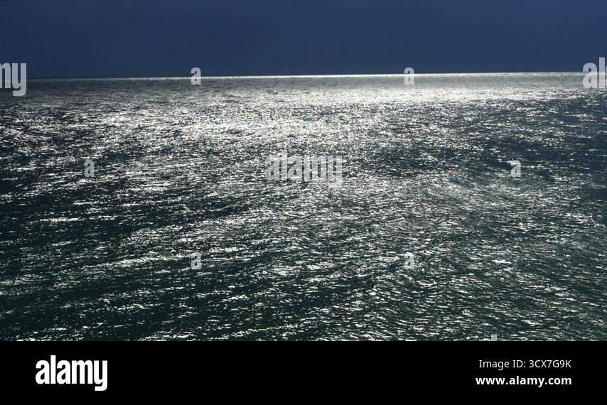 sea horizon slow motion Stock Video Footage - Alamy