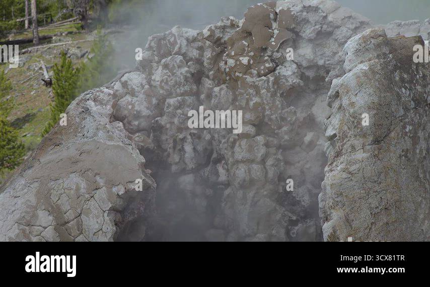 Boiling water bubbler Geyser. Active geyser with major eruptions ...