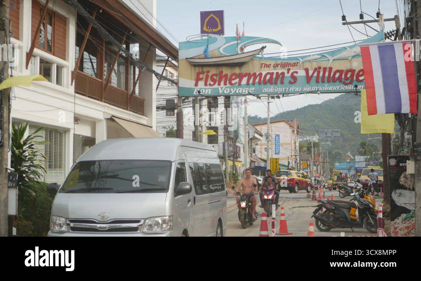 SAMUI ISLAND, THAILAND - MAY 27, 2019: Typical touristic street in ...