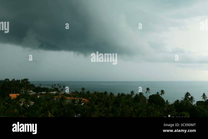 Dramatic gloomy sky with dark thunderstorm clouds over turquoise sea ...
