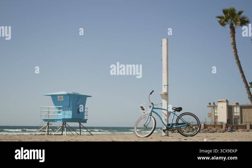 Bicycle cruiser bike by ocean beach California coast USA. Summer sea ...