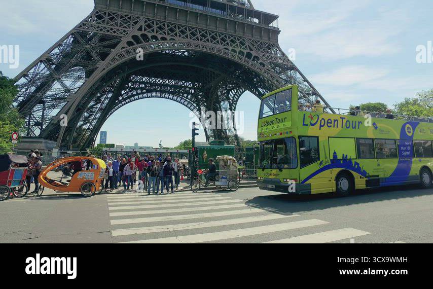 Tourist bus paris france Stock Videos & Footage - HD and 4K Video Clips ...