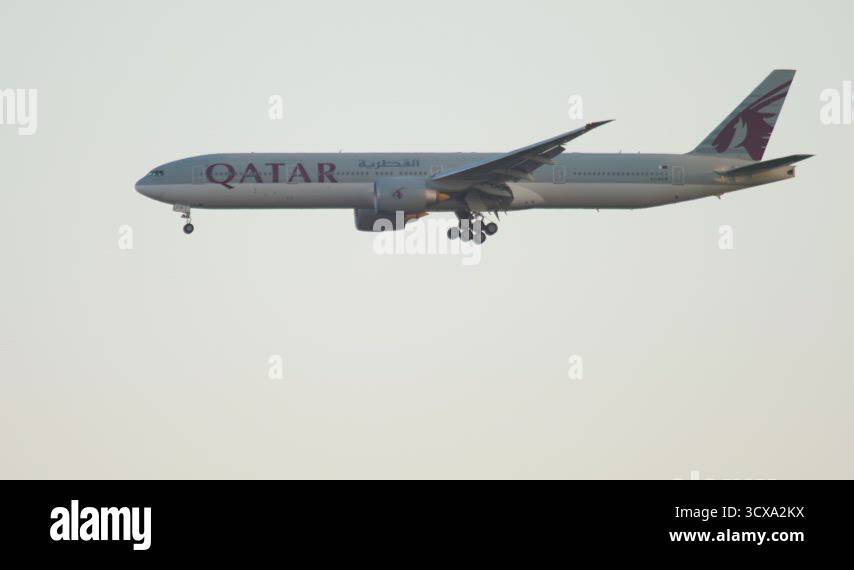 Qatar airways boeing 777 landing Stock Videos & Footage - HD and 4K ...