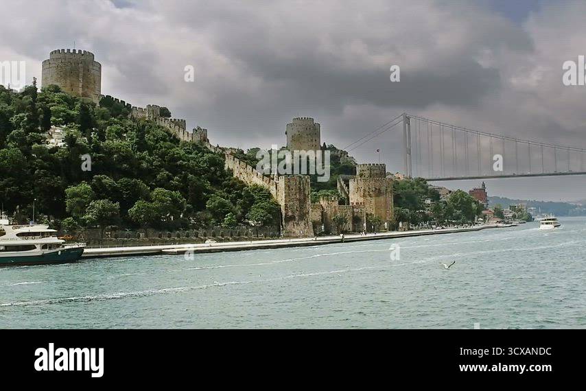 Rumelian castle on the Bosphorus. Rumelihirari Rumelian castle on the ...