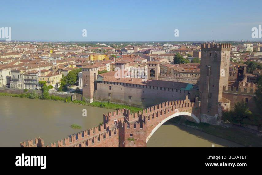 Verona, Italy: Aerial view of Castelvecchio Bridge (Ponte di ...