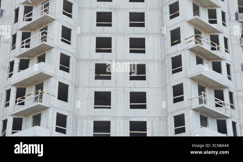 Construction of the high floor house, construction cranes, the bottom ...