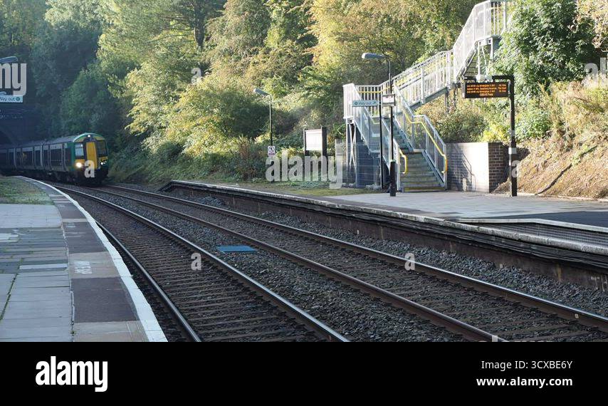 London tube platform Stock Videos & Footage - HD and 4K Video Clips - Alamy