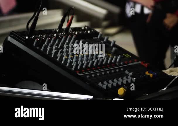 The sound mixer remote works with flickering peak indicators. High ...