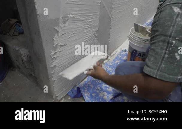 Efficiently Smoothing Concrete Walls - A Master Plaster Technique Stock ...