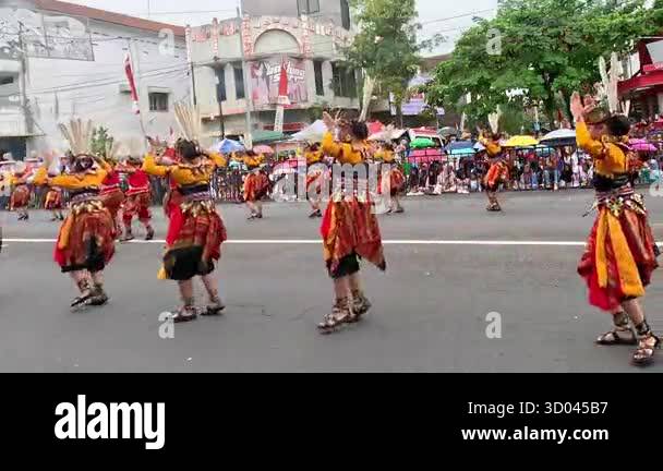Hayak gawi dance from South Borneo on the 4th BEN Carnival. This dance ...