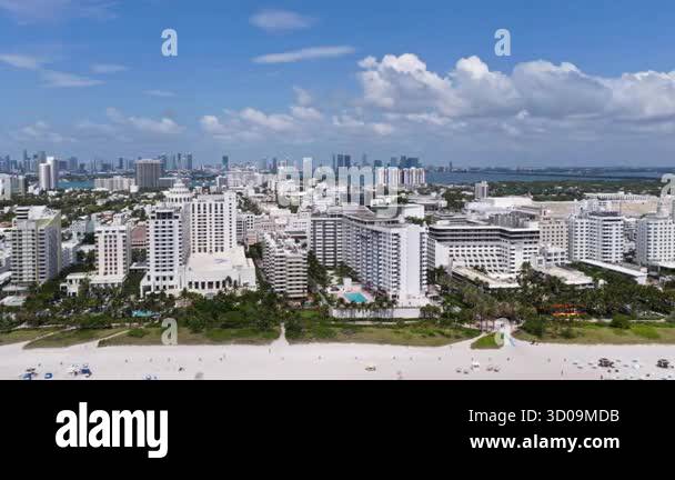 Beach in Miami with sunbed on a sandy beach with ocean waves. Miami ...