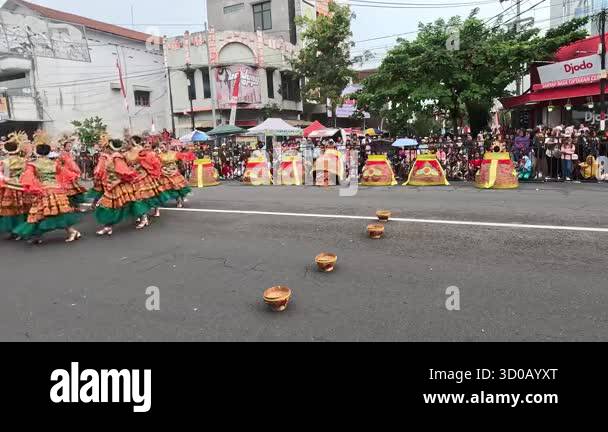 Boboka mangkup dance from West Java at 4th BEN Carnival. This dance ...