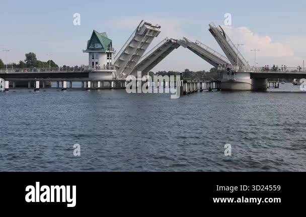 Double leaf bridge Stock Videos & Footage - HD and 4K Video Clips - Alamy